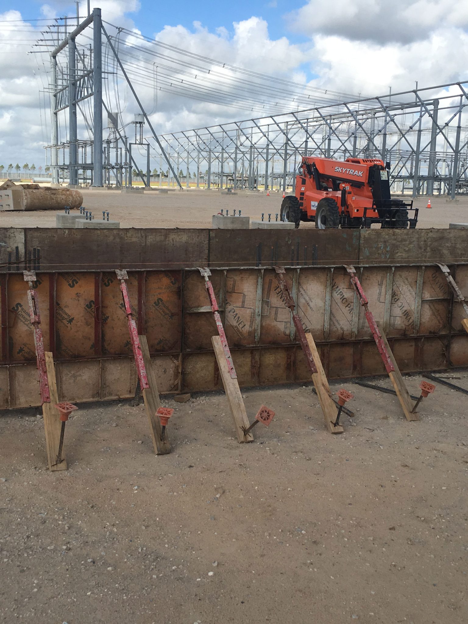 About Us – Front Line Power Construction